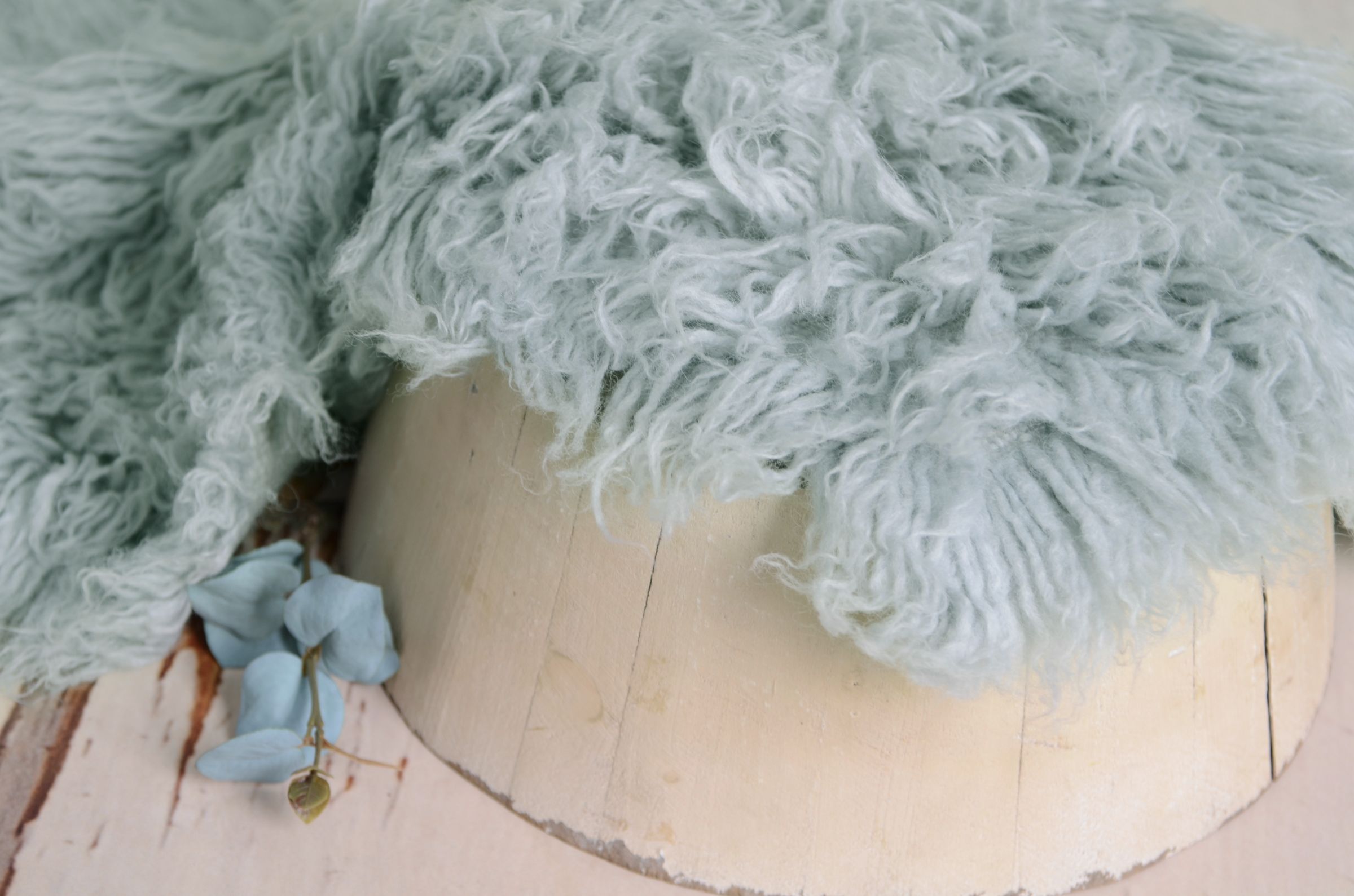 Light grey small flokati